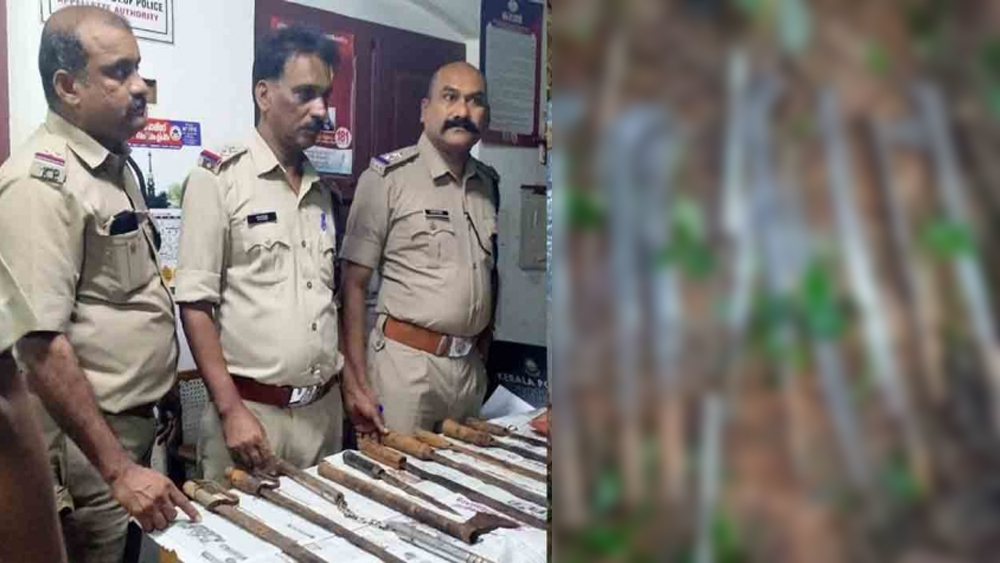 കണ്ണൂരിൽ ഓവുചാലിൽ ചാക്കിൽ കെട്ടി ഒളിപ്പിച്ച നിലയിൽ വൻ ആയുധങ്ങൾ; പോലീസ് ...